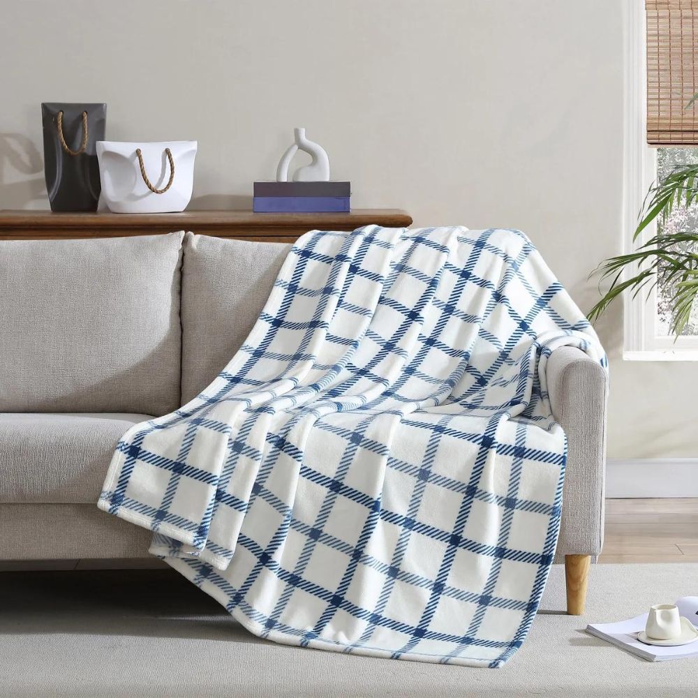 French Connection Home - Jeté en peluche – CHAP Aubaines