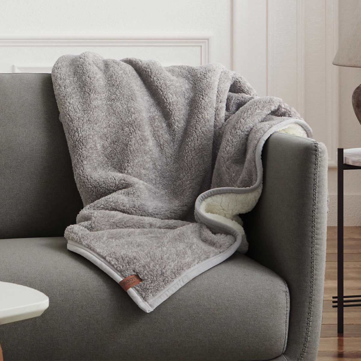 Roots Home Sherpa Throw – CHAP Aubaines